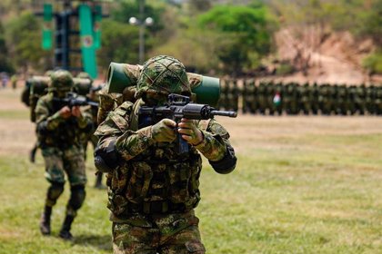 Ministerio de Defensa retira a 19 miembros de las Fuerzas Militares