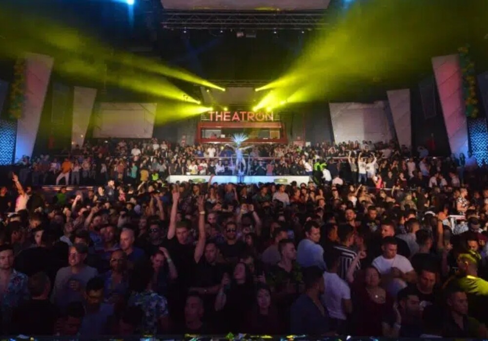 La discoteca Theatron evacuó a sus asitentes por una alerta de incendio ...