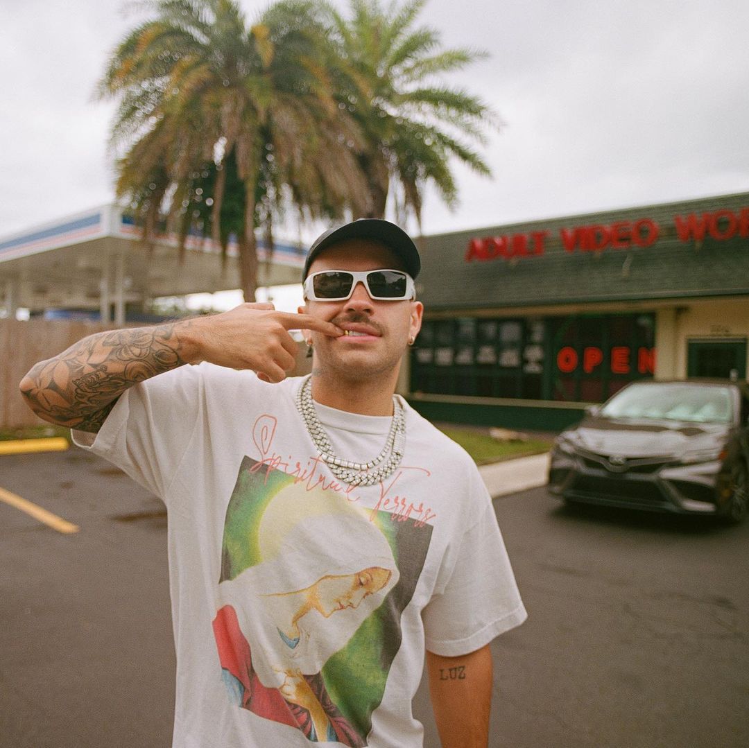 Feid se presentará al medio día y en la noche en el Megaland