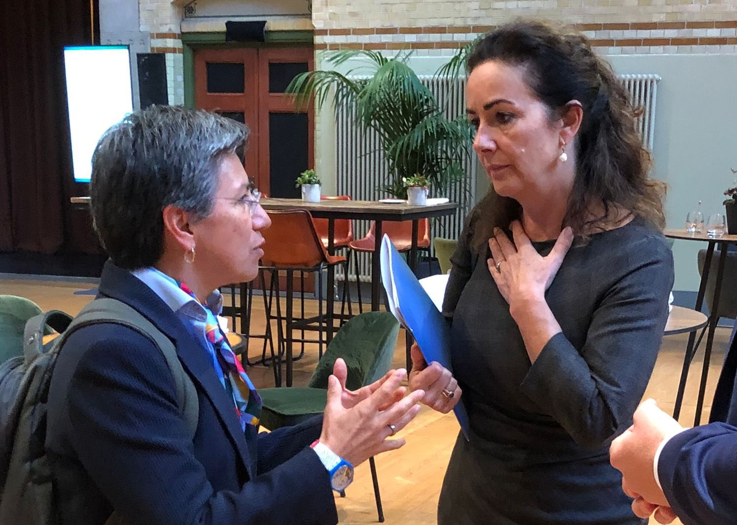 Comenzó periplo en Europa de alcaldesa Claudia López con homóloga de ...