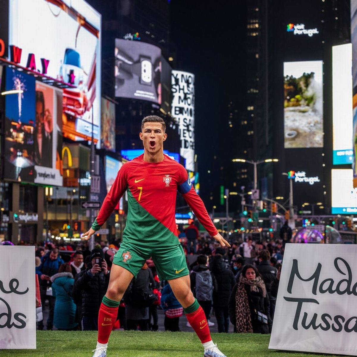 Cristiano y su estatua en el Times Square
