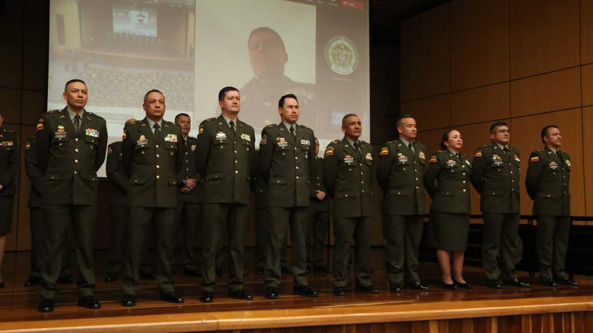 Policía elige 10 coroneles para adelantar curso de ascenso a generales
