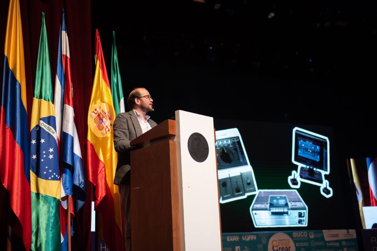 Daniel Samper Ospina explica los retos de la comunicación pública