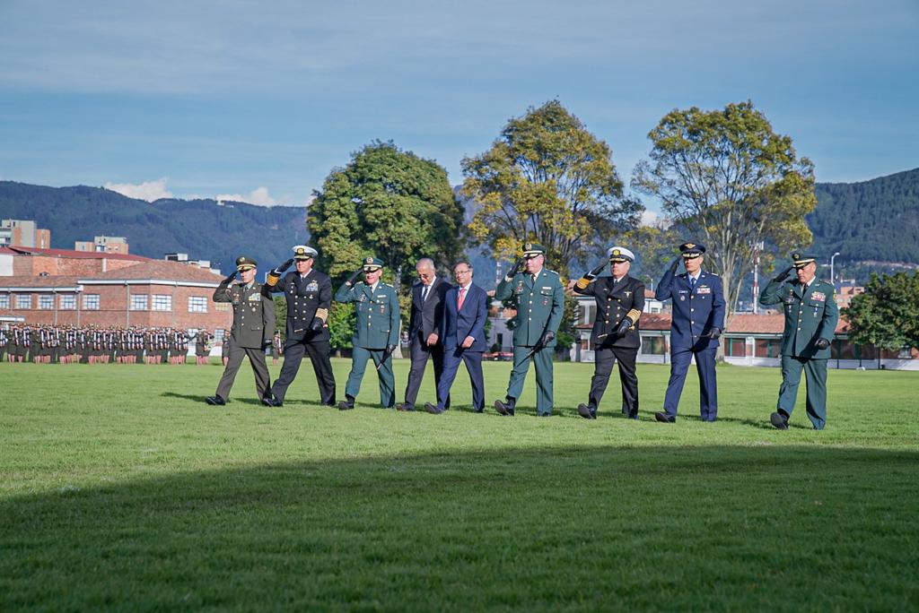 31 oficiales de insignia de las Fuerzas Militares fueron ascendidos a ...