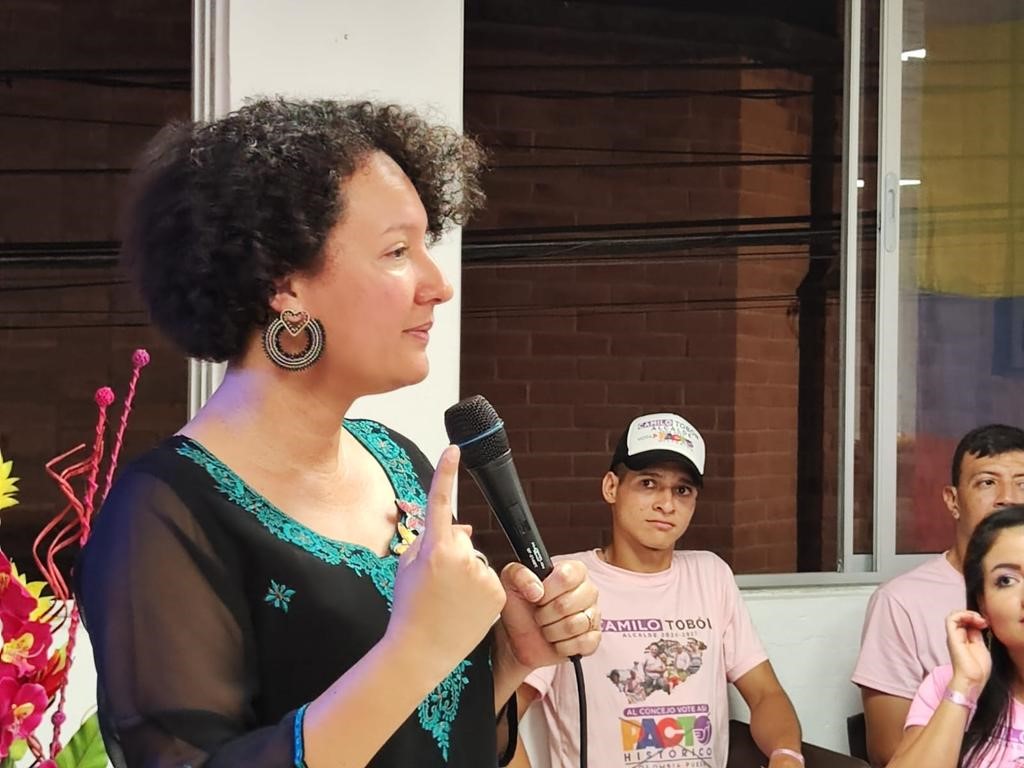 Senadora Isabel Zuleta se resiste a reducción de salarios de ...