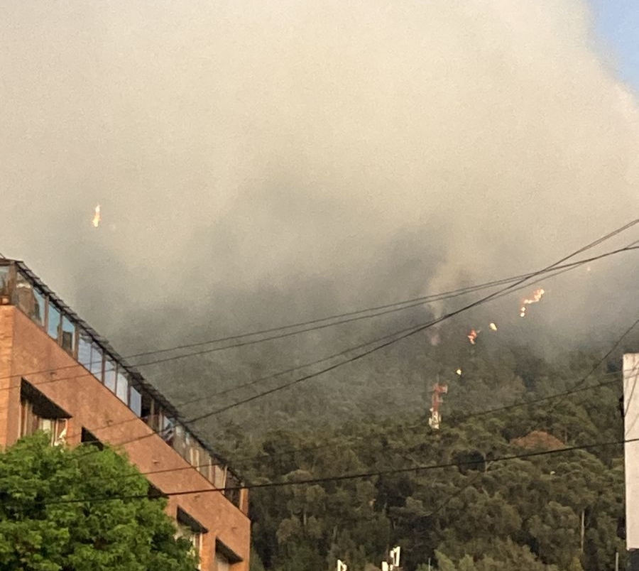 Autoridades reportan nuevo incendio en los Cerros de Bogotá