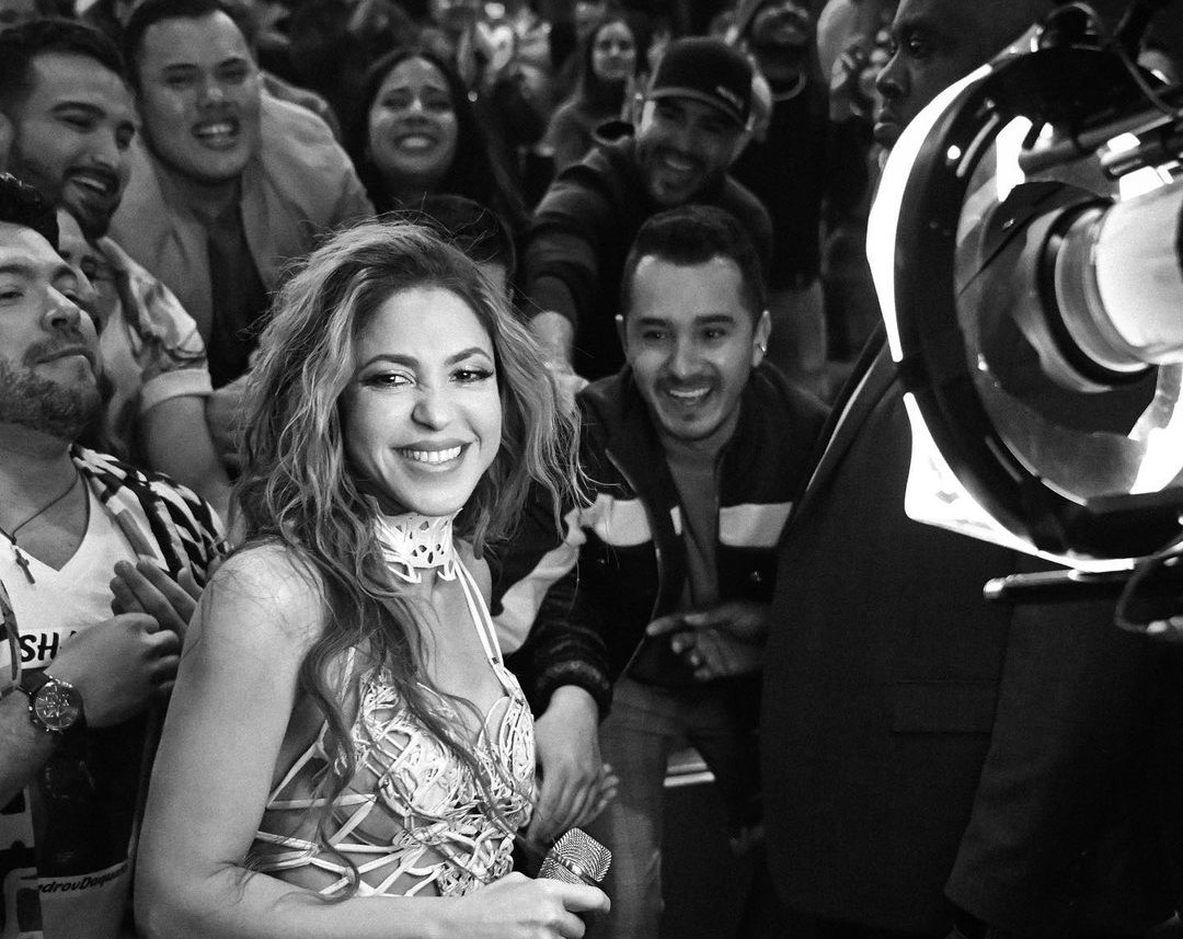 Shakira revoluciona el emblemático Time Square firmando autógrafos