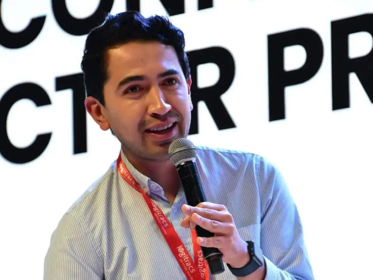 Alcalde Galán da contratos a Carlos Ramón González