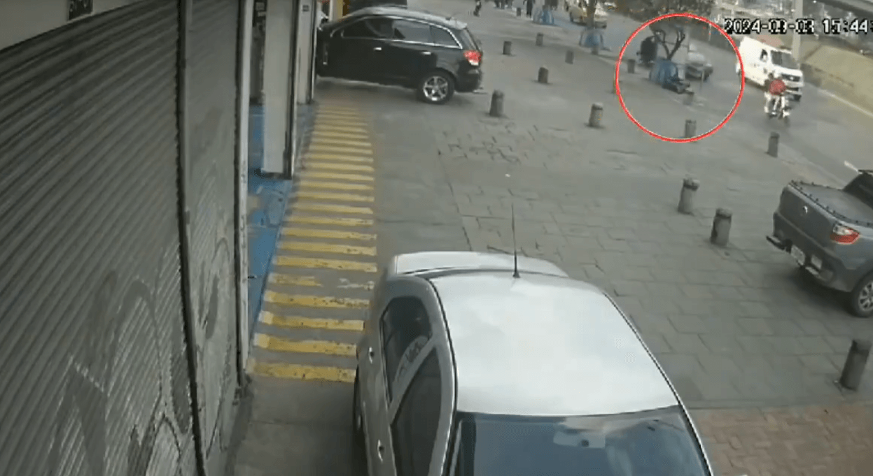Mujer es arrastrada por un vehículo tras intentar evitar el robo de su ...