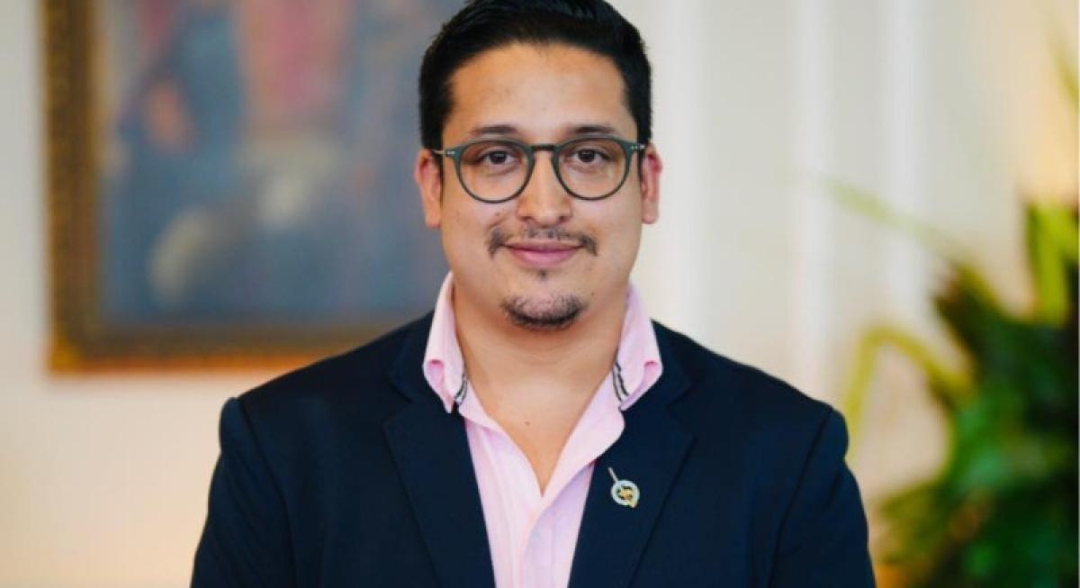 Suspenden al cónsul de Colombia en México, Andrés Camilo Hernández