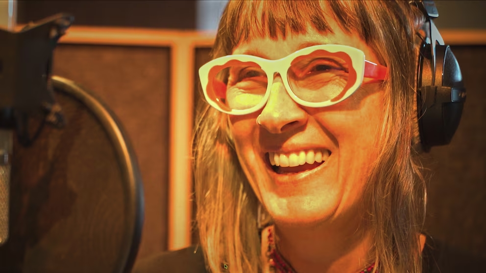 Andrea Echeverri revive “La Bruja Loca” de Canticuentos en versión rockera