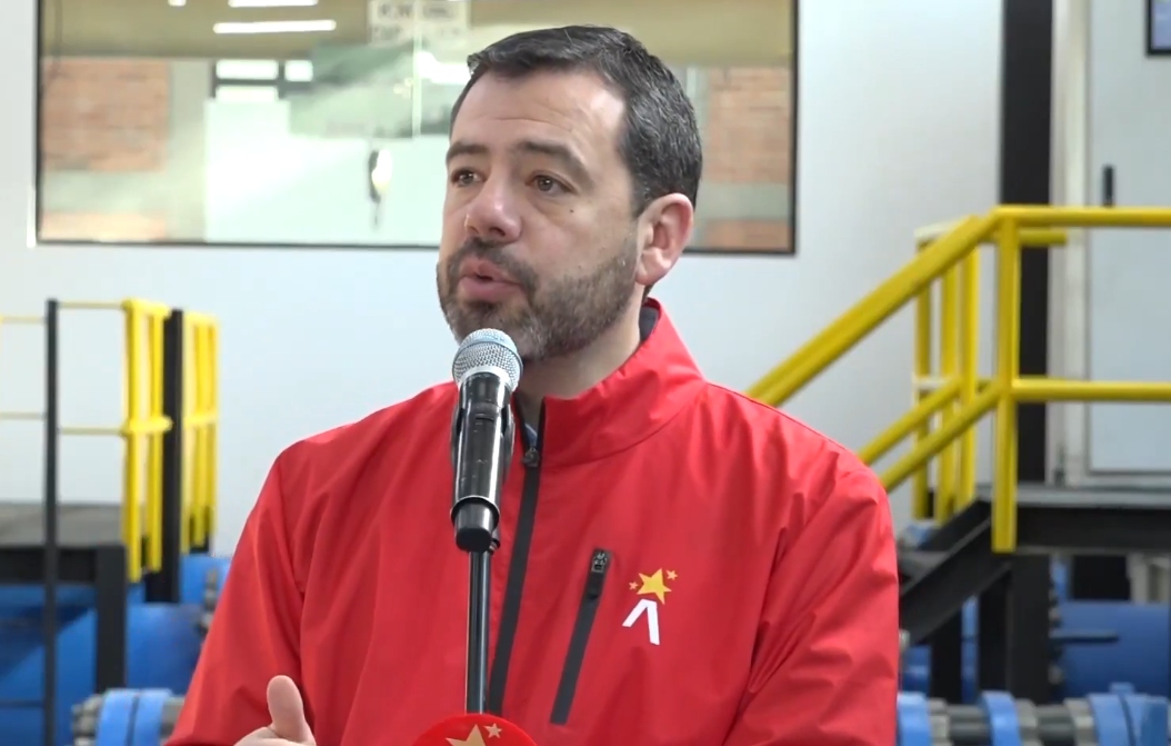 Alcalde Galán responde a presidente Pero por críticas al metro