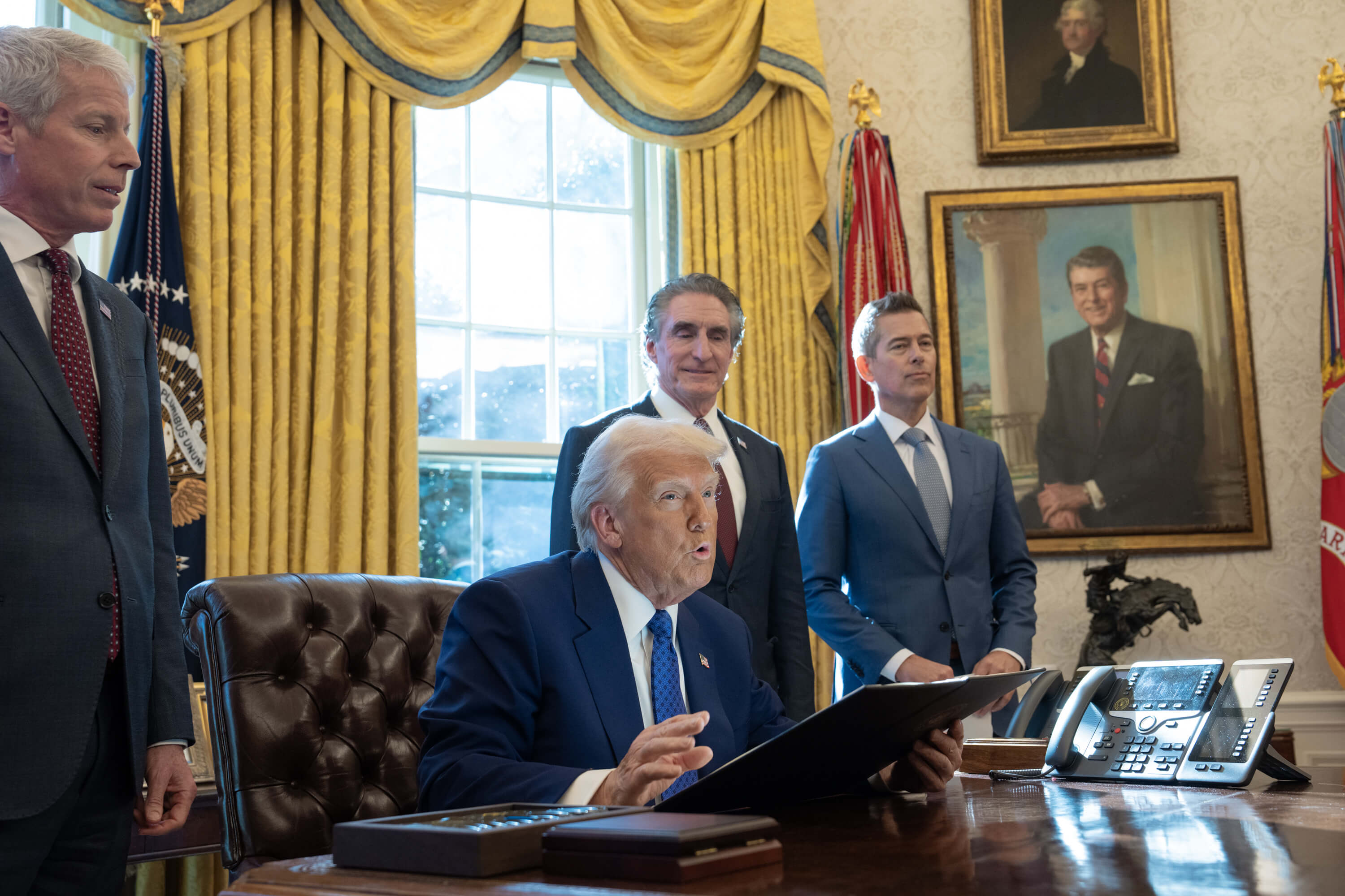 Trump endurece su postura contra Maduro: “No tiene dinero porque les ...