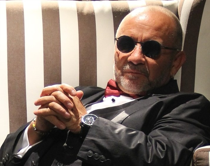 César Mora lamenta la muerte de su madre con un emotivo mensaje