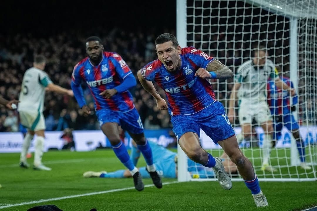 Daniel Muñoz renueva con el Crystal Palace hasta 2028