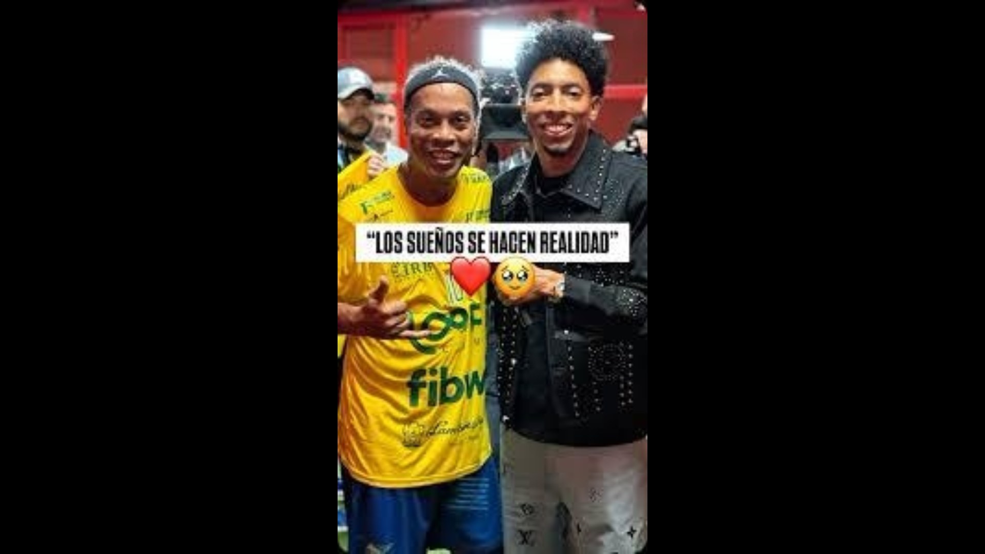 Johan Mujica por fin conoce a su ídolo Ronaldinho