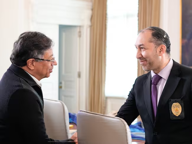 Polémica por presunto certificado pagado de nuevo director de Asuntos ...