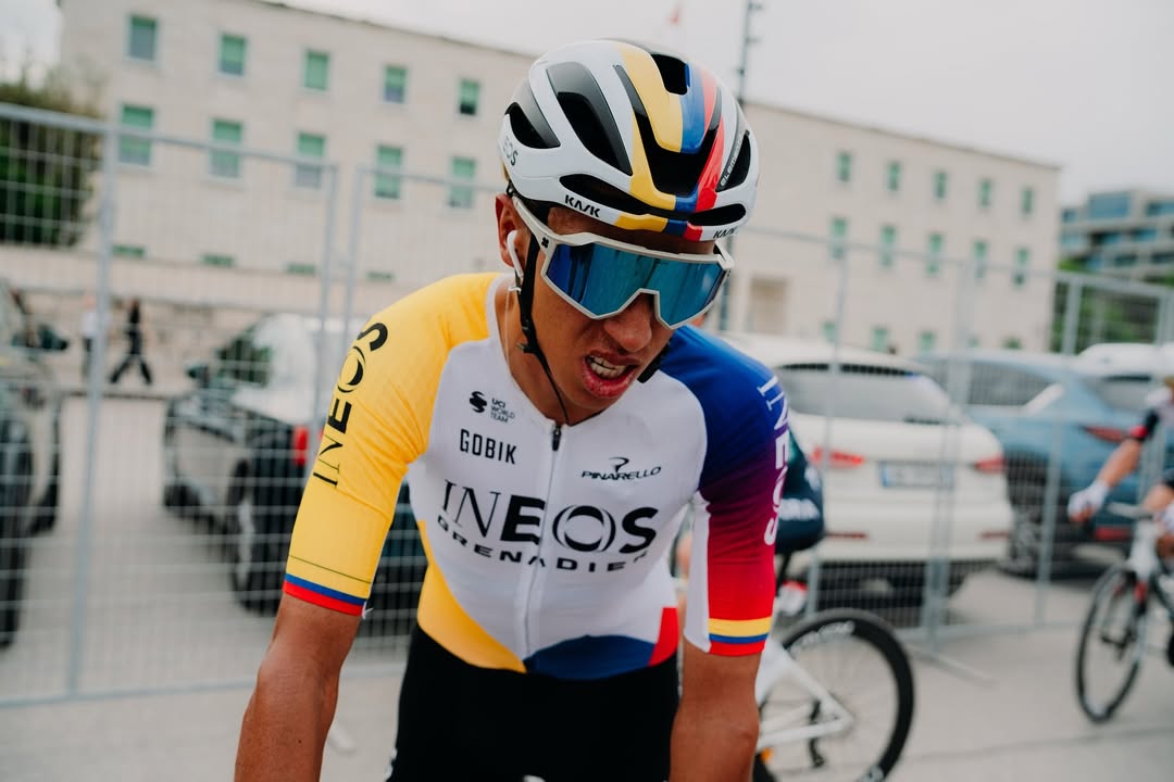 Egan Bernal se mantiene octavo en la general del Giro de Italia 2025