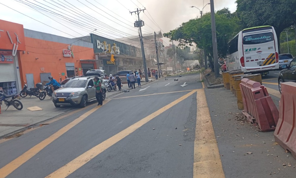 Atentado frente a la base aérea de Cali deja al menos cinco muertos y ...