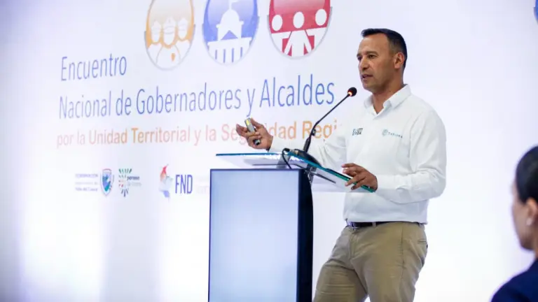 MinDefensa ofrece $200 millones por autores del carro bomba en Suárez ...