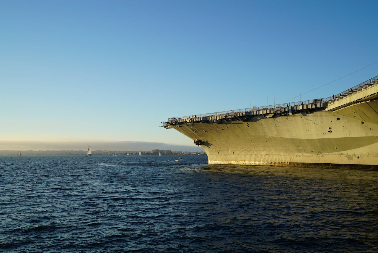 Portaaviones USS Gerald R. Ford ya opera en el Caribe en ofensiva de EE ...