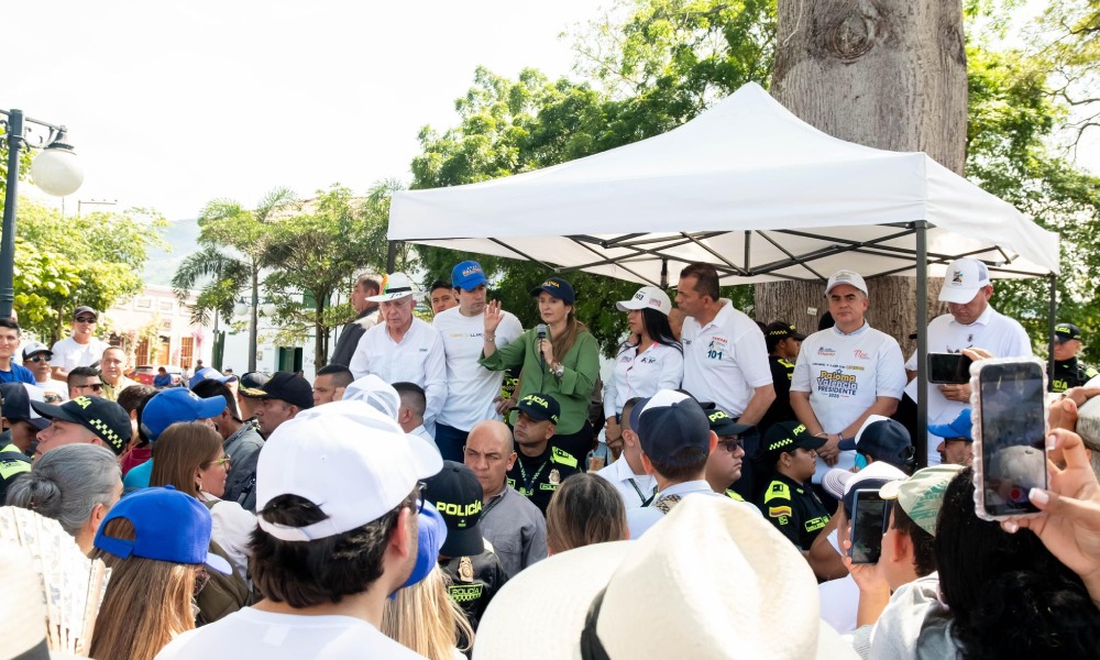 Capturan a mujer armada en evento de campaña de Paloma Valencia en Honda