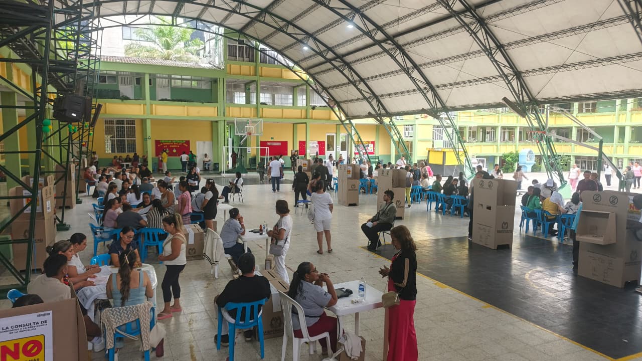 Primeros resultados de las consultas presidenciales