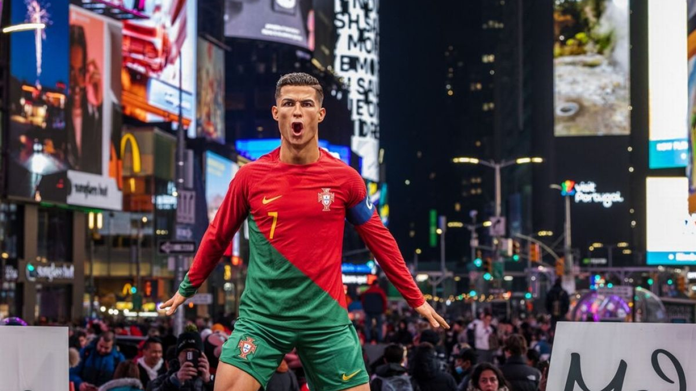 Cristiano Ronaldo y su estatua en el Times Square | Agenciapi.co