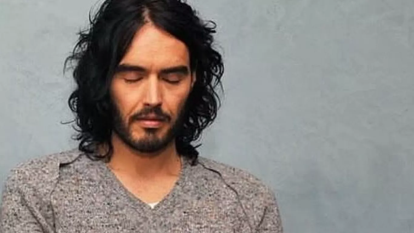 Acusan de violación al humorista y actor británico Russell Brand