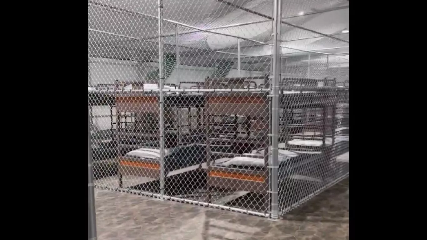 Video: así es el centro de detención 'Alligator Alcatraz' en los ...