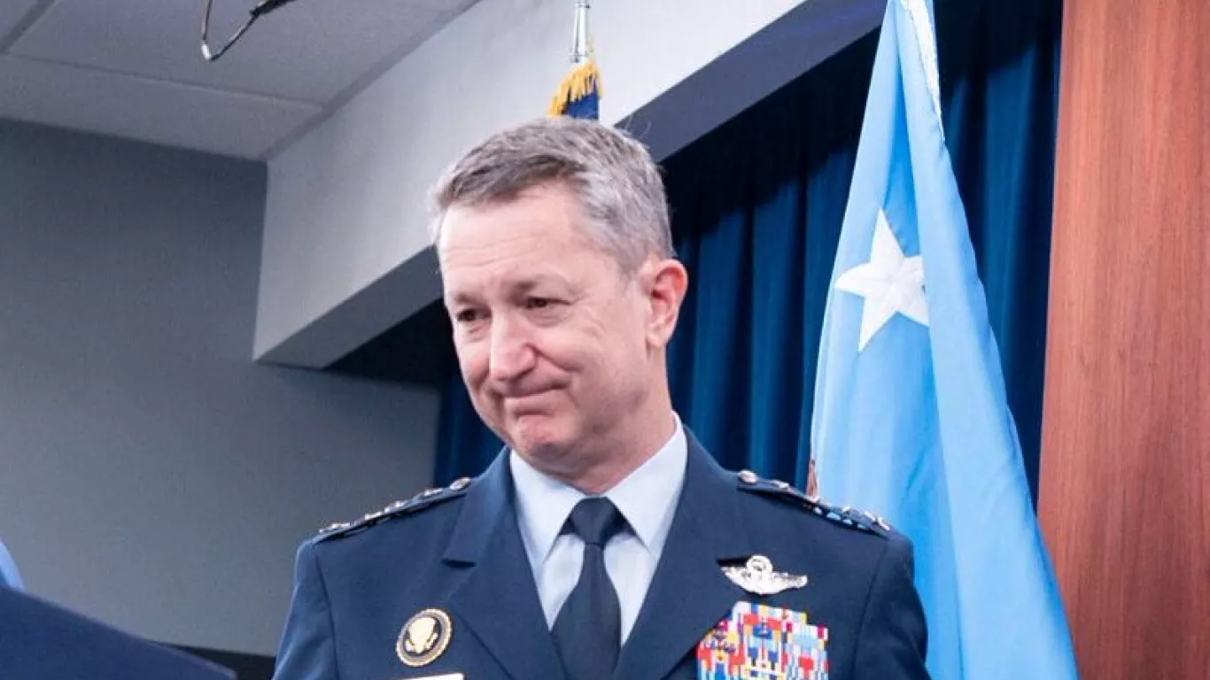 Dan Caine: la historia del general que fue el artífice de la operación ...